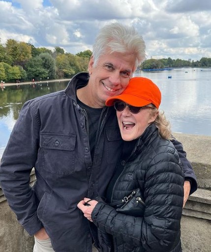 Linda Lavin Bio - Net Worth, Age, Wiki, Husband, Kids, Now, Height