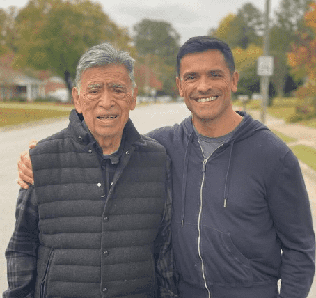 Mark Consuelos Bio - Siblings, Parents, Family, Wife, Kids, Net Worth ...