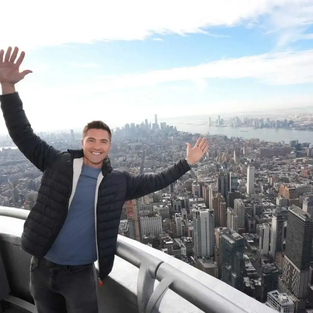Eric Winter Bio | Height, Net Worth, Family & His Roles