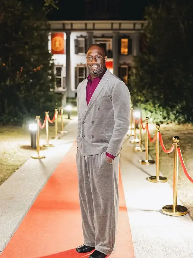 Richard T. Jones Biography | Age, Height, Net Worth, Career & The ...