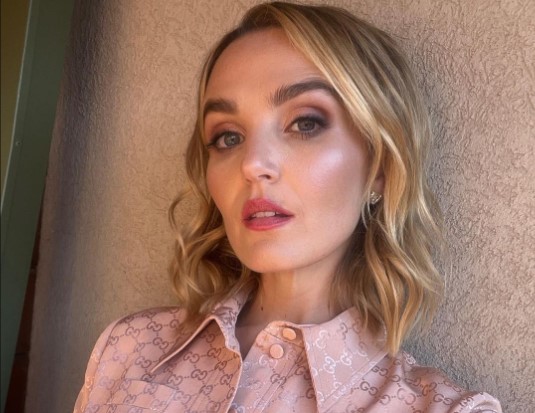 Chloe Fineman Bio - Parents, Engaged, Married, Husband, Net Worth ...