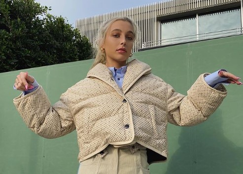 Emma Chamberlain Bio - Wiki, Age, Parents, Dating, Boyfriend, Net Worth ...