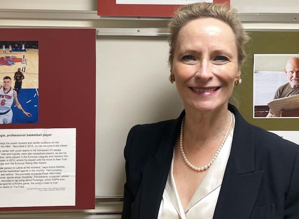 Laila Robins Bio - Married, Husband, Age, Net Worth, Kids, Family, Height