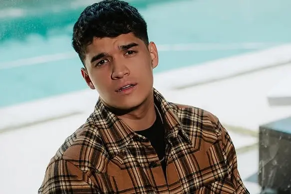 Alex Wassabi Bio - Age, Girlfriend, Brother, Height, Net Worth, Family ...