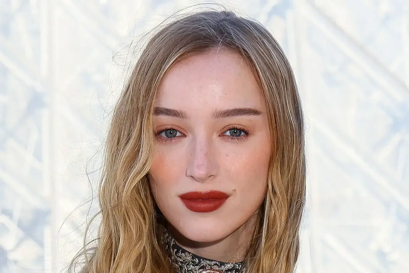Phoebe Dynevor Wiki: Her Bridgerton Role, Age, Height, Career, & Net Worth