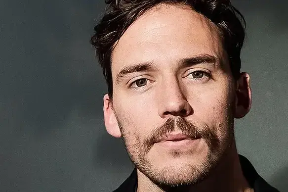 Sam Claflin Bio - Girlfriend, Wife, Children, Family, Net Worth, Height ...